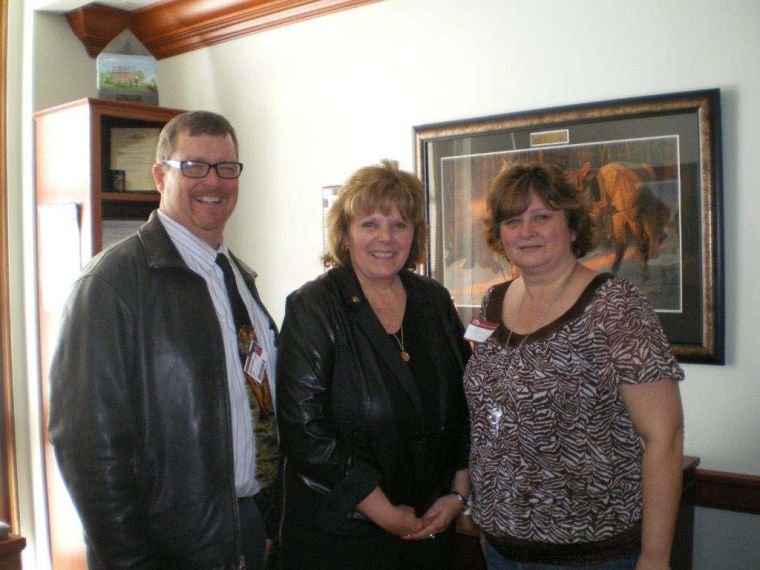 Sandy Crawford meets with visitors | Buffalo Reflex